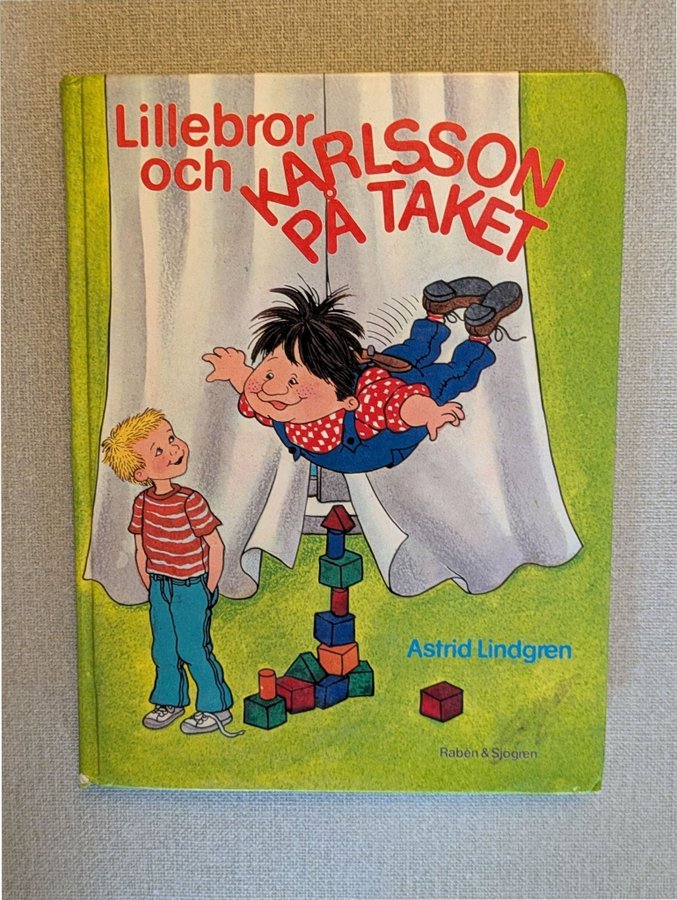 Se produkter som liknar Lillebror och Karlsson på tak.. på Tradera ...