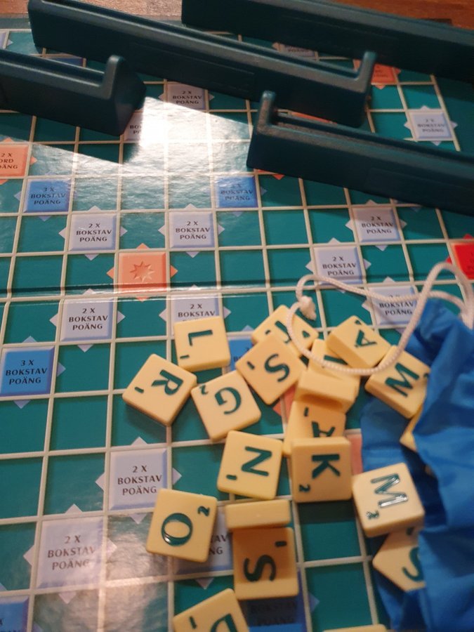Se produkter som liknar Komplett Scrabble Original Br.. på Tradera ...