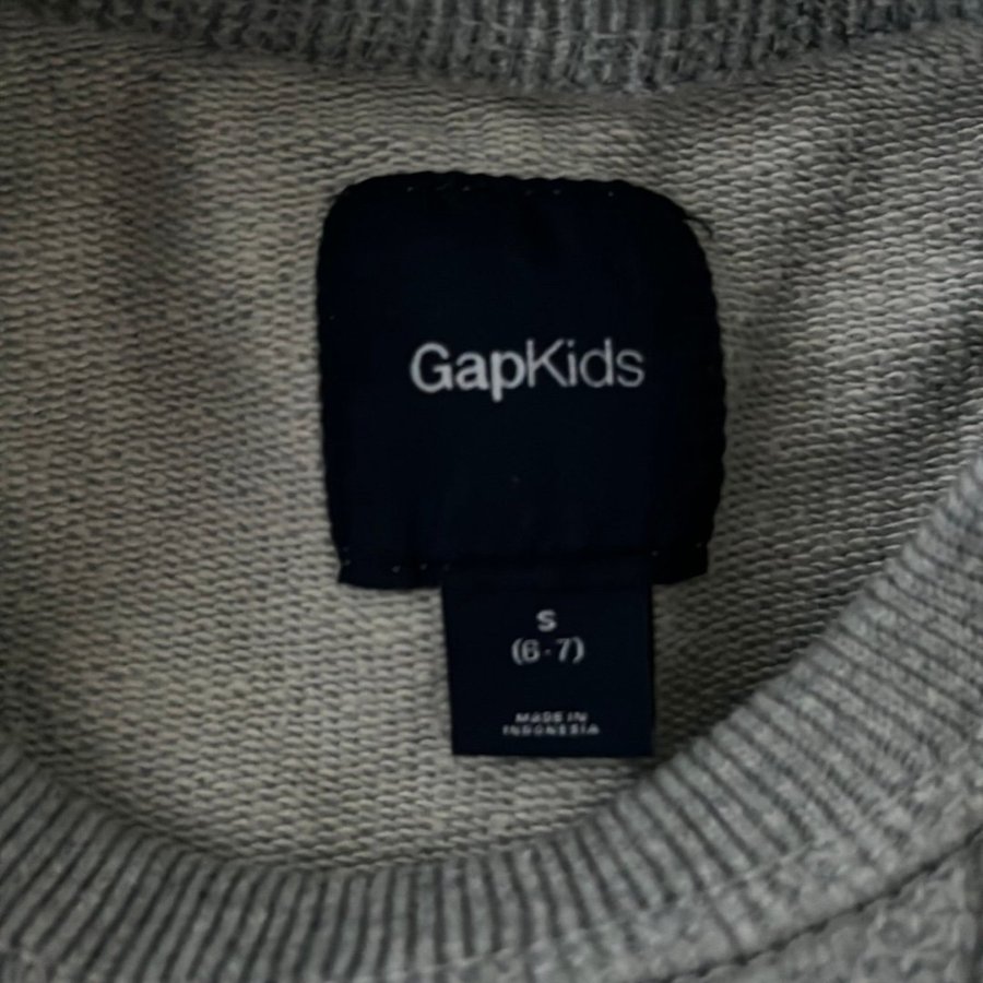 GapKids gråmelerad sweatshirt, storlek S (6-7) | Köp på Tradera (657836456)