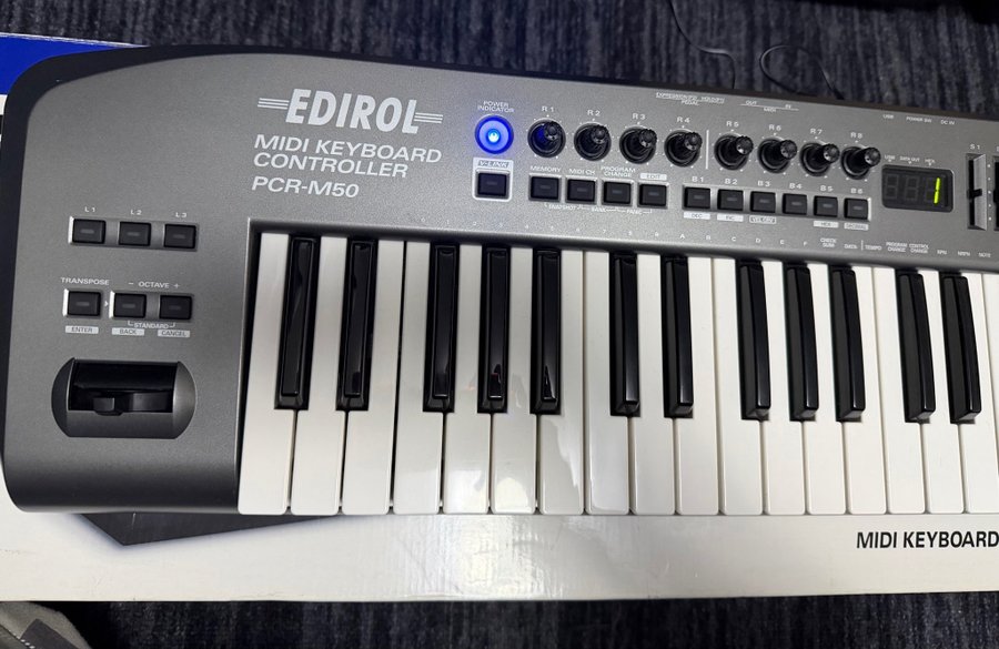 Roland Edirol PCR-M50 USB MIDI Keyboard Control.. | Köp på Tradera ...