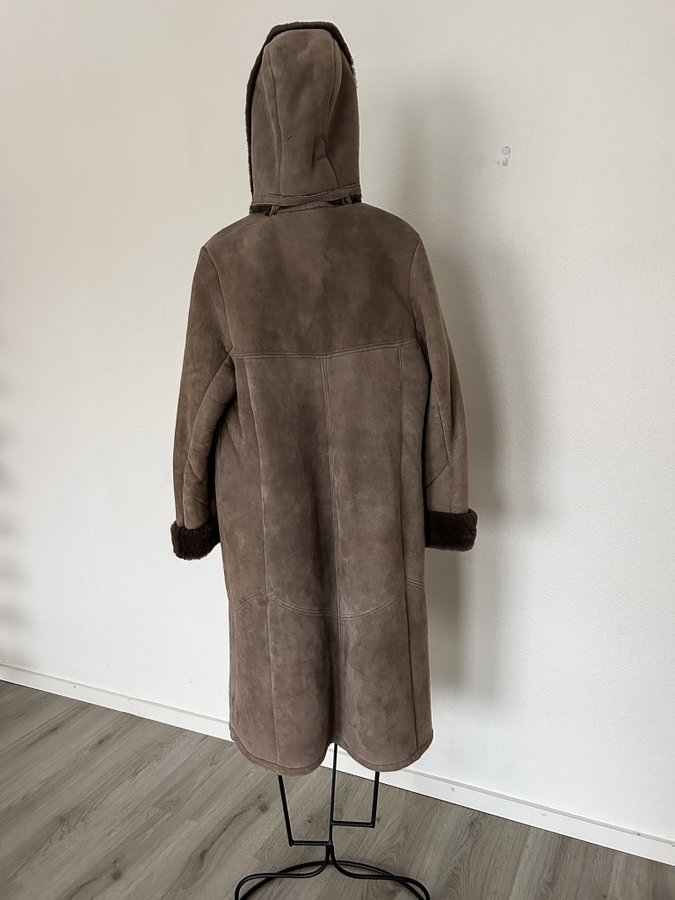 Vintage finsk brun fårskinnskappa med mocka – M.. | Köp på Tradera ...