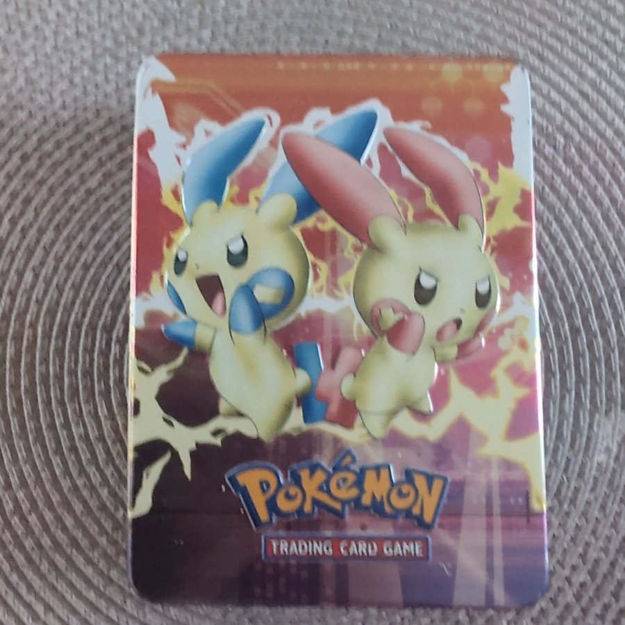 Pokemon Trading Card Game Plåtburk med Plusle o.. | Köp på Tradera ...
