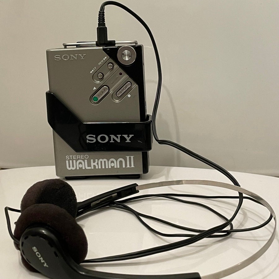 Se produkter som liknar SONY WALKMAN II WM-2 Stereo C.. på Tradera ...