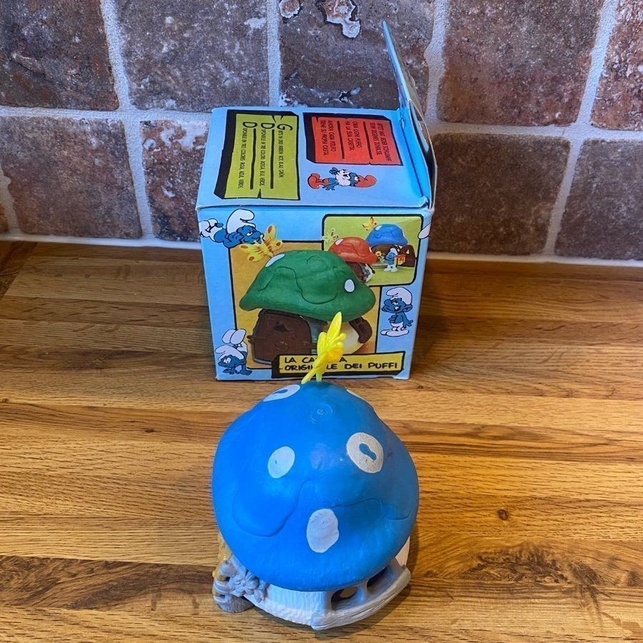 Lilla gamla smurfhuset med blått tak, gamla ask.. | Köp på Tradera ...