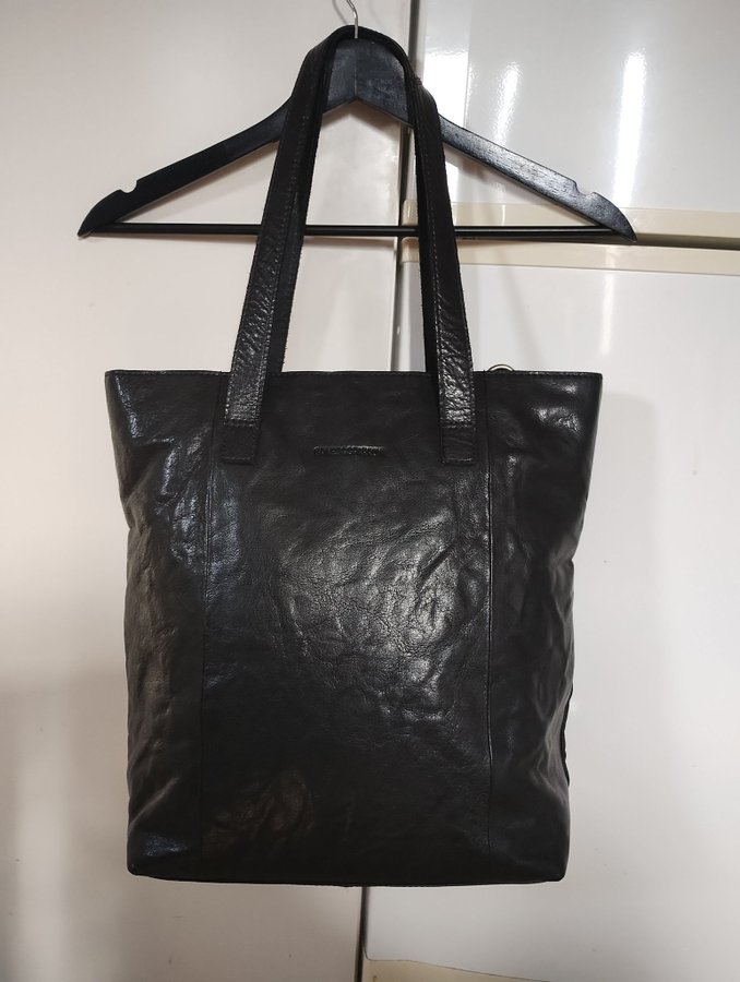 Spikes & Sparrow Tote / Shopper bag i svart skinn | Köp på Tradera ...