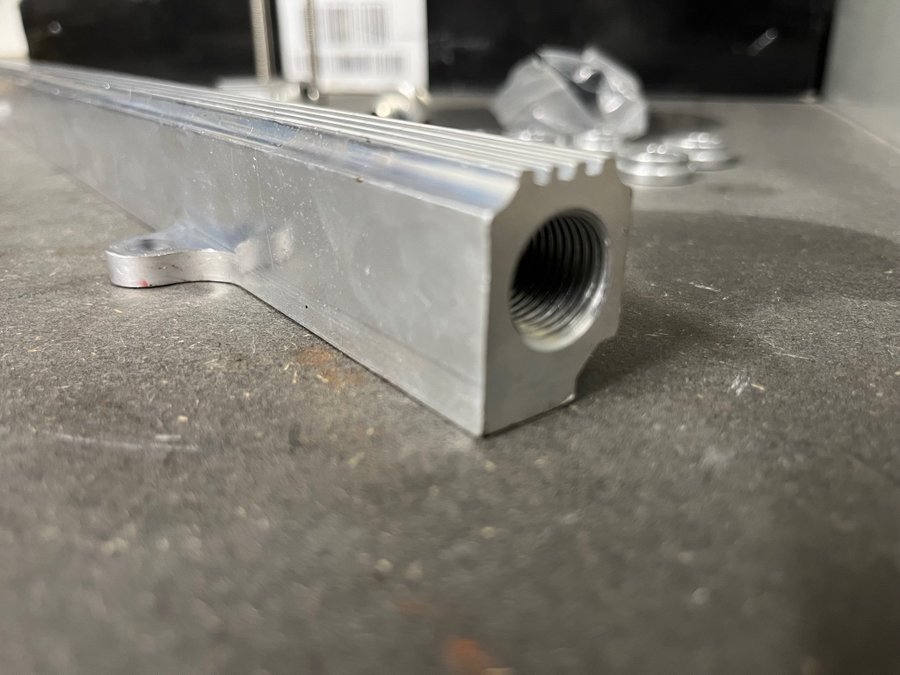 Nissan skyline rb25det fuel rail | Köp på Tradera (711606671)