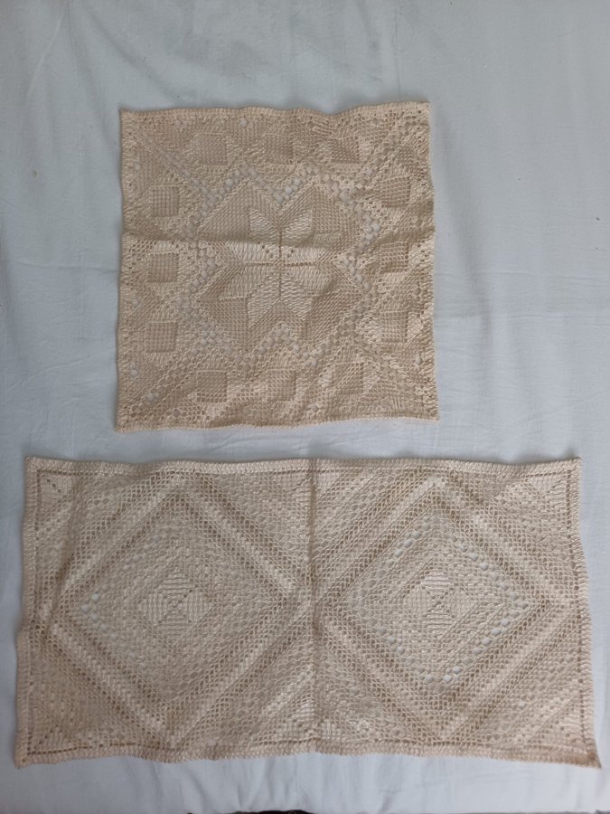 Retro. Virkade? Dukar. 25x25 och 22x42cm. | Köp på Tradera (702211735)