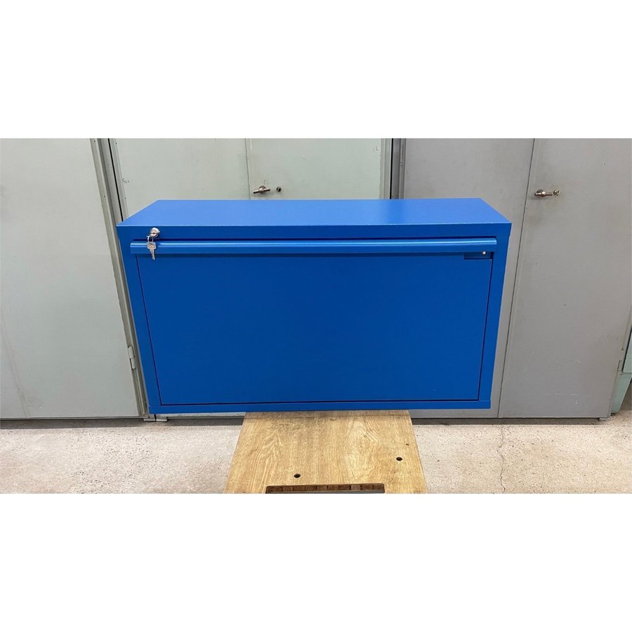 Vägghängt verktygsskåp med arbetsyta plåtskåp i.. | Köp på Tradera (696567455)