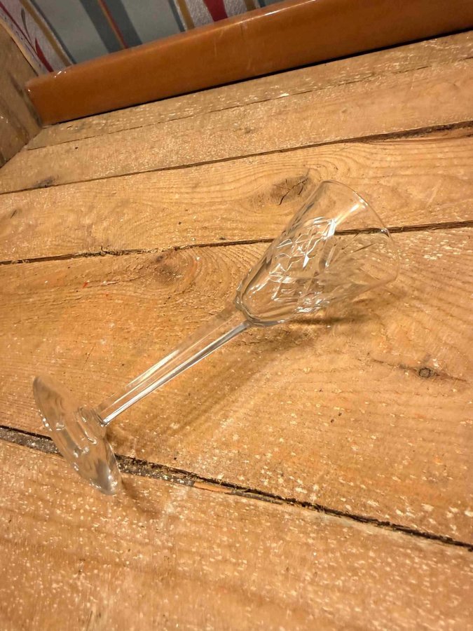 Ett vackert snaps glas Helg.. | Köp från Jockes_Antique på Tradera ...