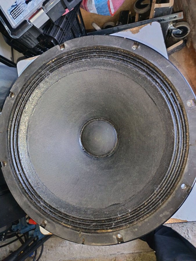 RCF Högtalarelement 18 tums. 13 Kg | Köp på Tradera (708643448)