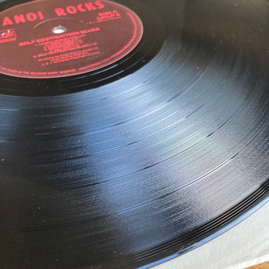 HANOI ROCKS - SELF DESTRUCTION BLUES » LICK REC.. | Köp på Tradera ...