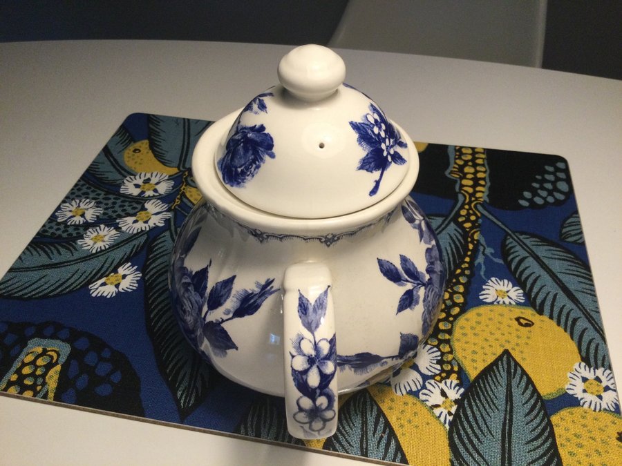 Se produkter som liknar Tekanna Victoria Broadhurst S.. på Tradera ...