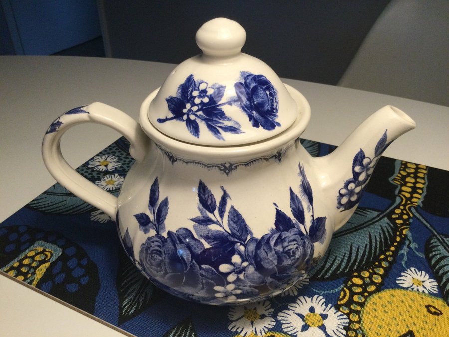 Se produkter som liknar Tekanna Victoria Broadhurst S.. på Tradera ...