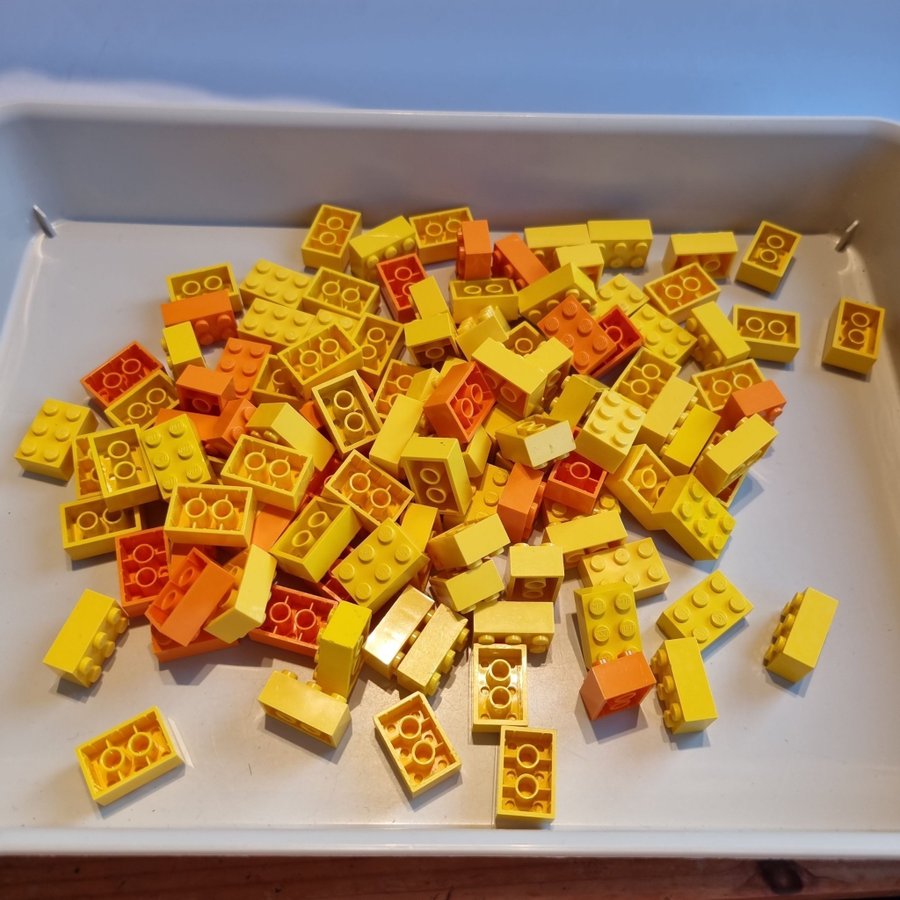 Lego Brick 2×3 Gula och Oranga | Köp på Tradera (700025625)