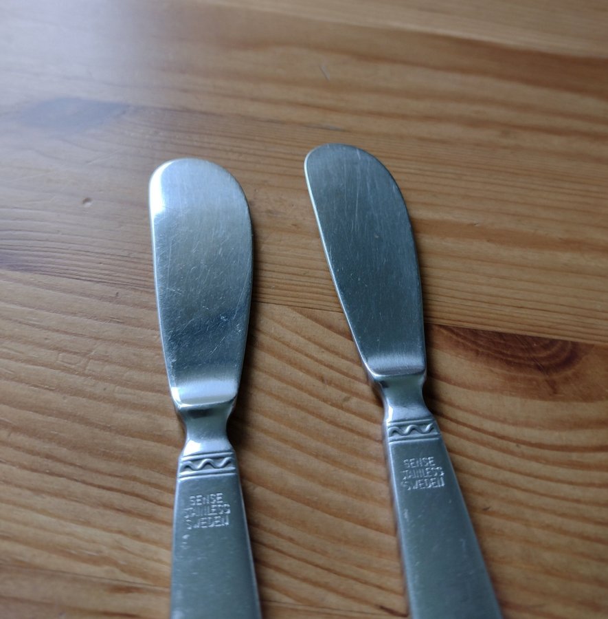 Två Gense Ranka smörknivar/knivar i rostfritt - Design Sven Arne Gillgren