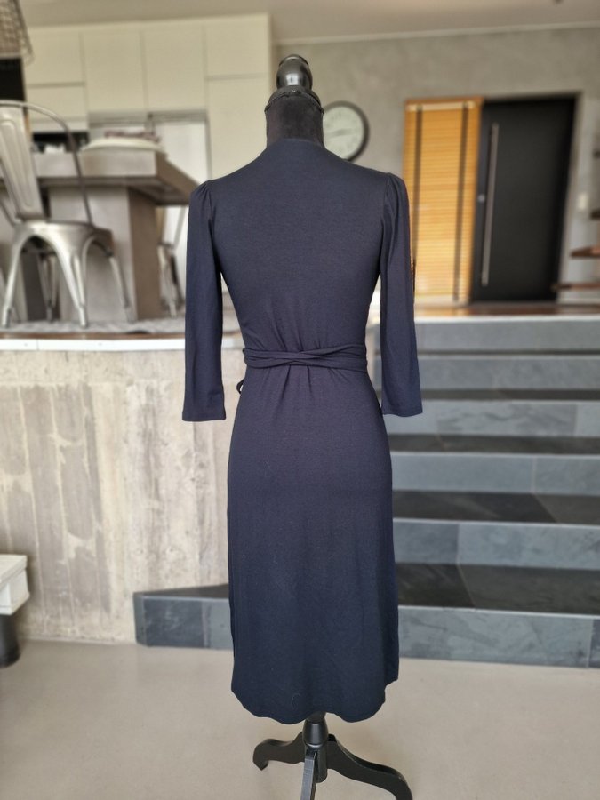 Omlottklänning från Gina Tricot! Som ny! | Köp på Tradera (711308345)