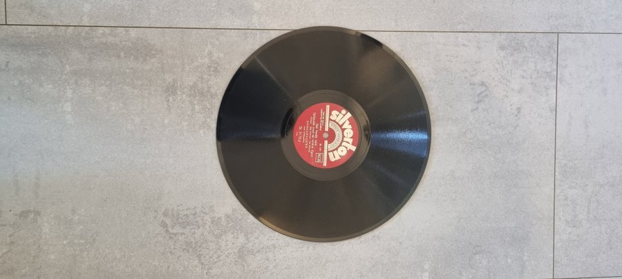 Se produkter som liknar Stenkaka Silverton - Det bord.. på Tradera ...