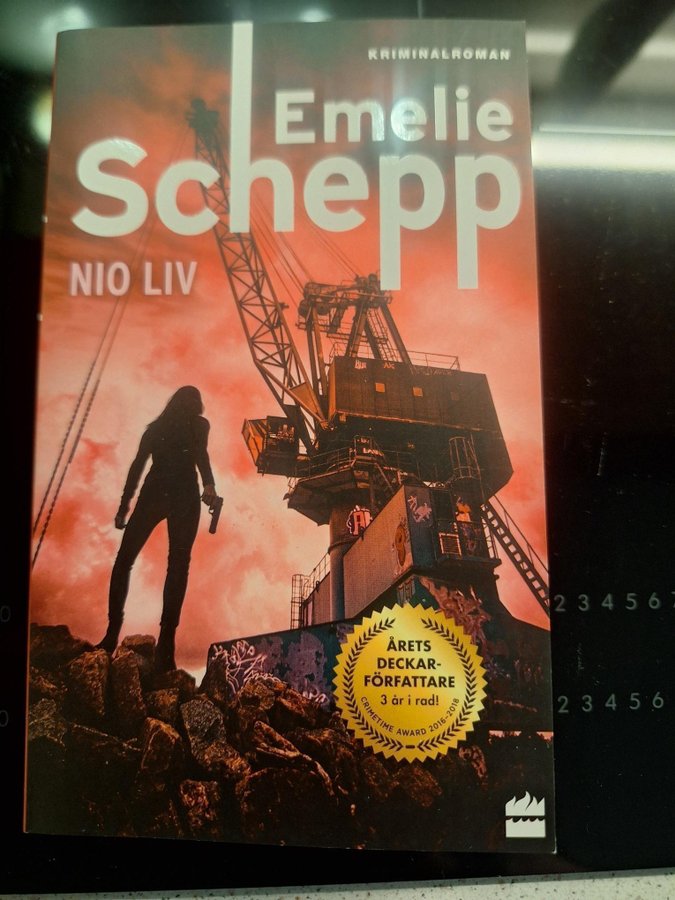 Nio Liv - Emelie Schepp Sjätte delen (2020) | Köp på Tradera (709060160)