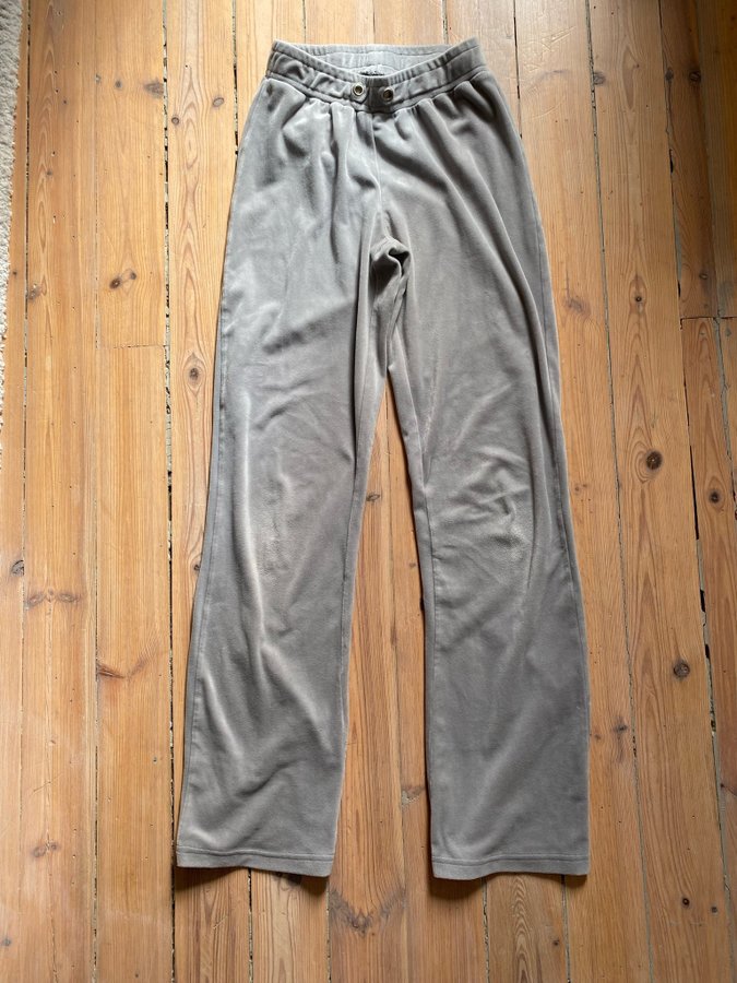 Grå plyschbyxor mysbyxor Gina Tricot strl XXS | Köp på Tradera (710309880)