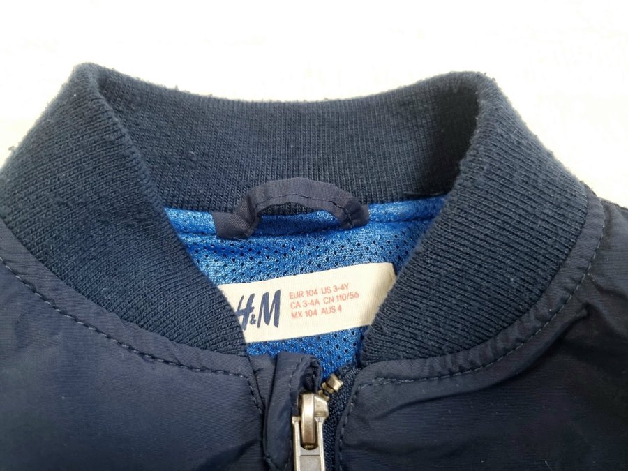 Strl.104 H&M blå bomber jacka vår | Köp på Tradera (693311149)