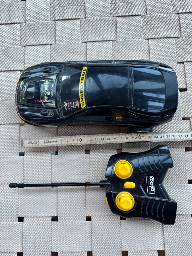 Dacko Radio controlled car with remote | Köp på Tradera (711151695)