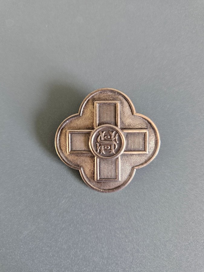Klassisk Skjuksköterske brosch I silver från So.. | Köp på Tradera ...