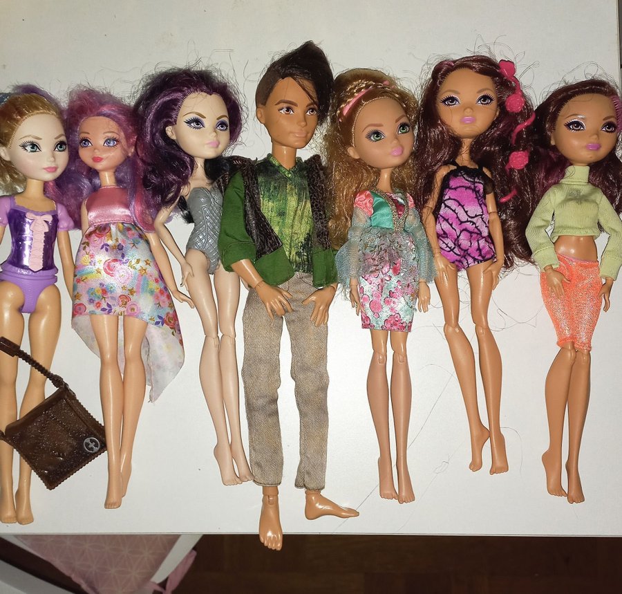 Ever After High Ashlynn Ella Hunter Huntsman Br.. | Köp på Tradera ...