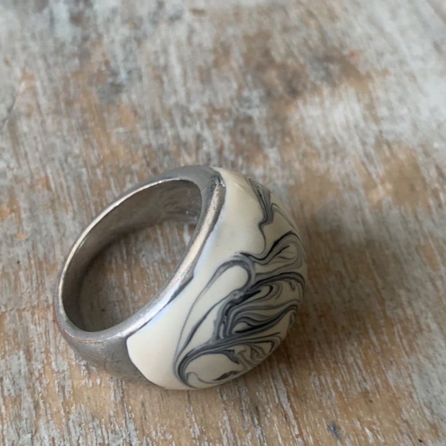 Fin design ring med intrikat mönster | Köp på Tradera (735335048)