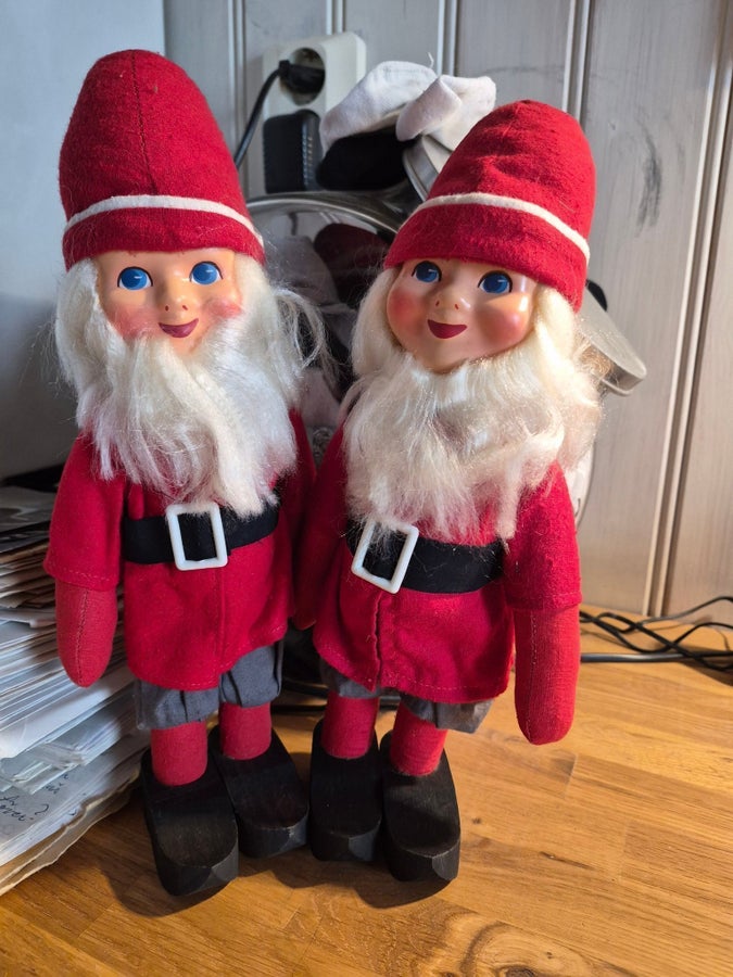 Tomte tomtar. Äldre charmiga tomtar i träskor, .. | Köp på Tradera ...
