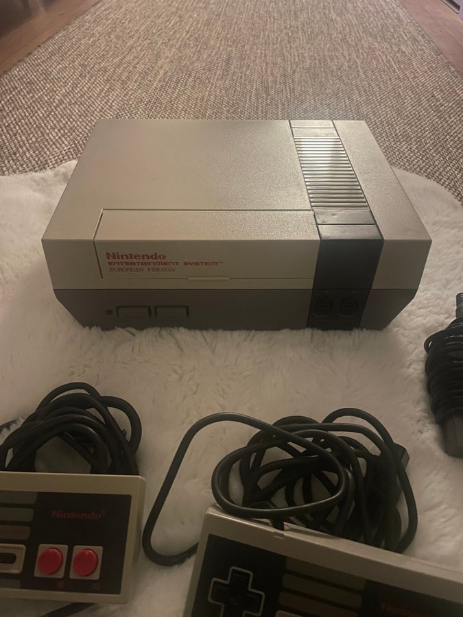 Se produkter som liknar Nintendo NES European Version.. på Tradera ...