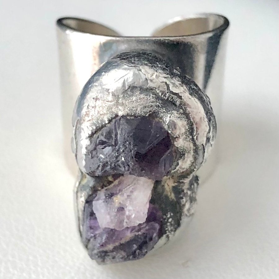 Se produkter som liknar Jacob Hull ametist och silver.. på Tradera ...