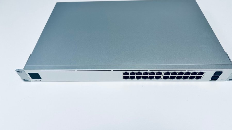 Se produkter som liknar Ubiquiti UniFi Switch USW Pro.. på Tradera ...