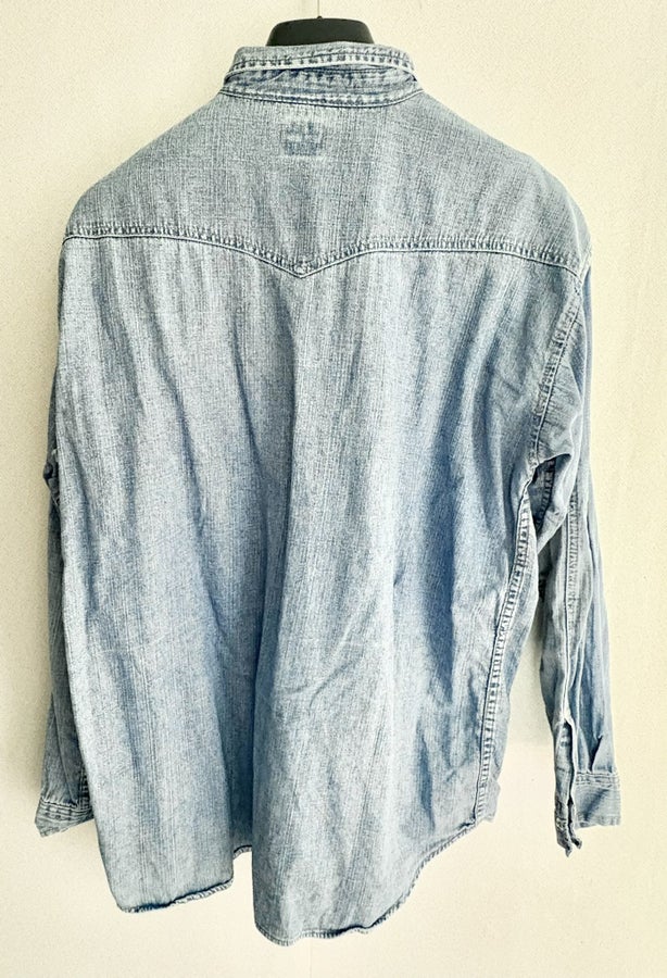 Jeans skjorta beg. men i bra skick Strl. L | Köp på Tradera (736400760)