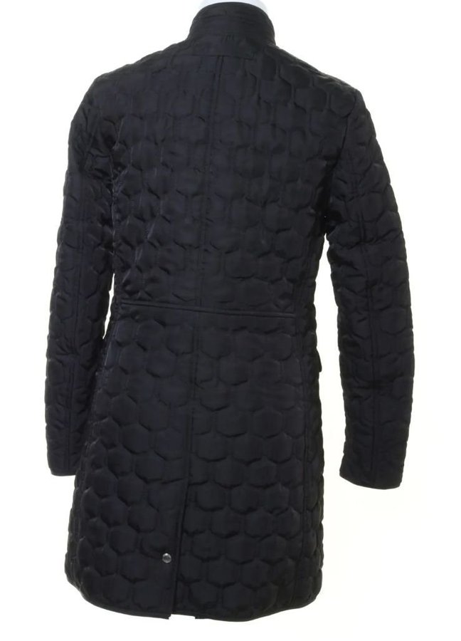 Se produkter som liknar Quiltad GANT rock/kort kappa/.. på Tradera ...