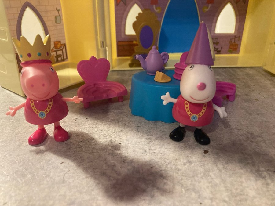 Peppa Pig Princess Peppas .. | Köp från BellaoBruno6712 på Tradera ...
