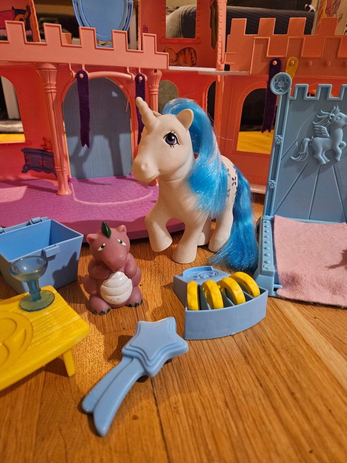 Se produkter som liknar My Little Pony Dream Castle på Tradera (692864571)