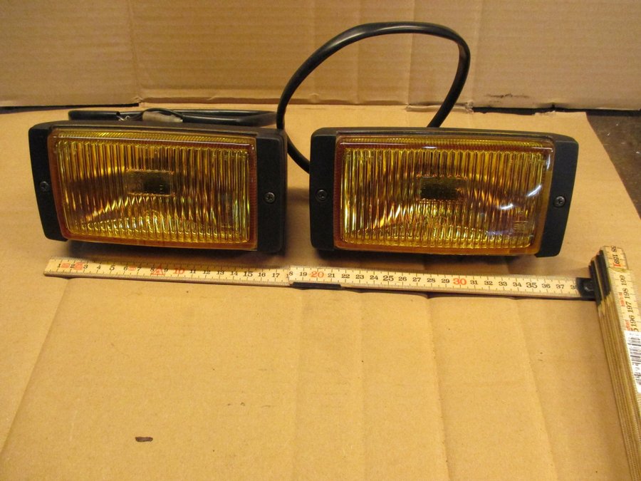 Se produkter som liknar Gula dimljus volvo 740/760,ev.. på Tradera ...
