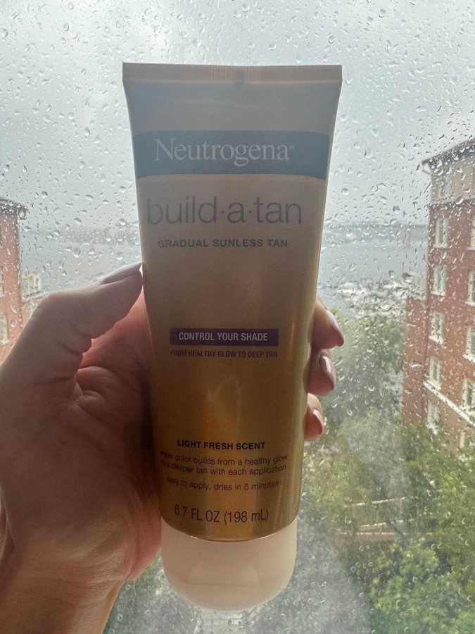 Brun utan sol - Neutrogena & St. Tropez | Köp på Tradera (713252280)