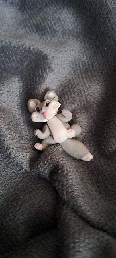 Go och glad Värmlands varg i broschformat | Köp på Tradera (713790171)