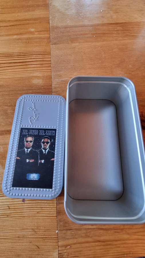 RaybanxMeninblack plåtburk | Köp på Tradera (712926135)