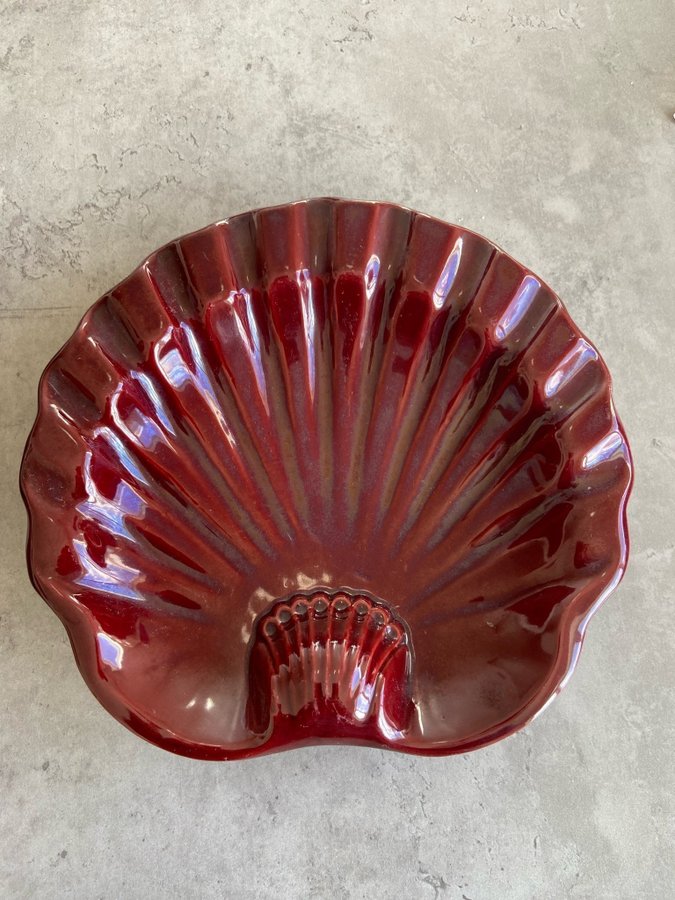 Gabriel musselfat i fin mörkröd ton | Köp på Tradera (712662434)