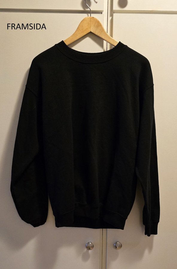 Svart tröja med holografiskt tryck ''PAMYU PAMY.. | Köp på Tradera ...