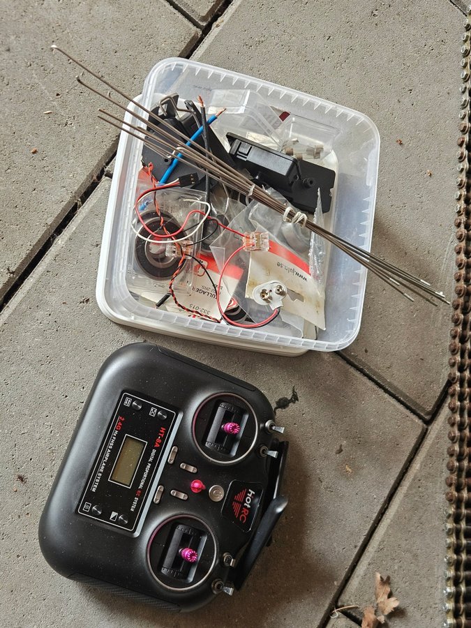 Se produkter som liknar Radiostyrd Svensk Tank, model.. på Tradera ...