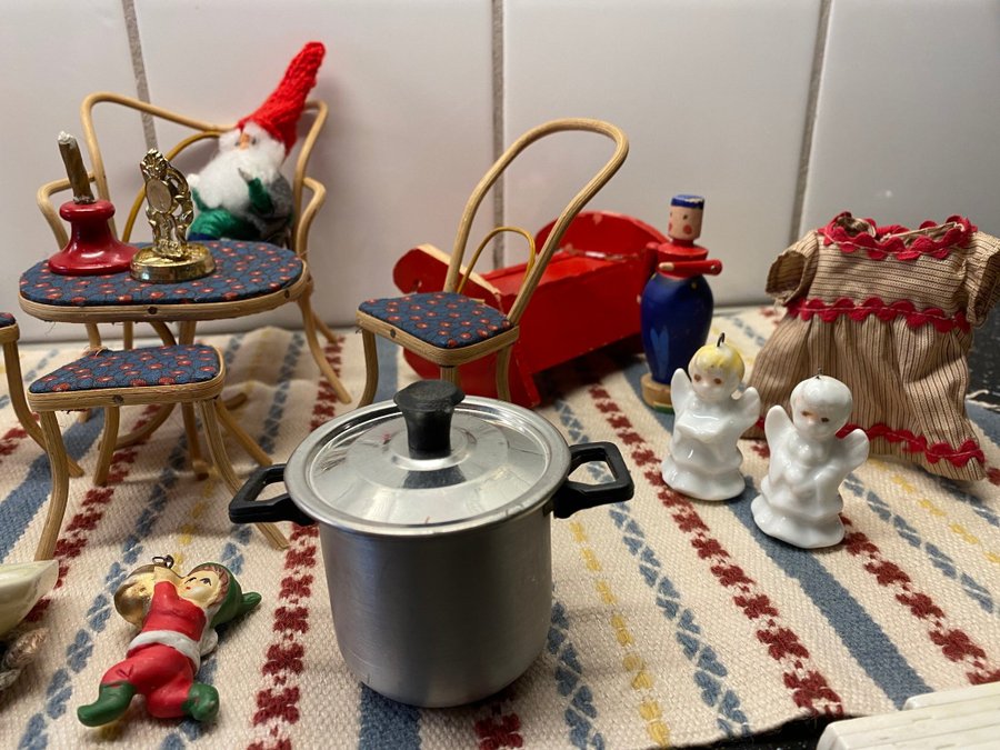 Gamla leksaker och miniatyrer, tomtar och änglar | Köp på Tradera ...