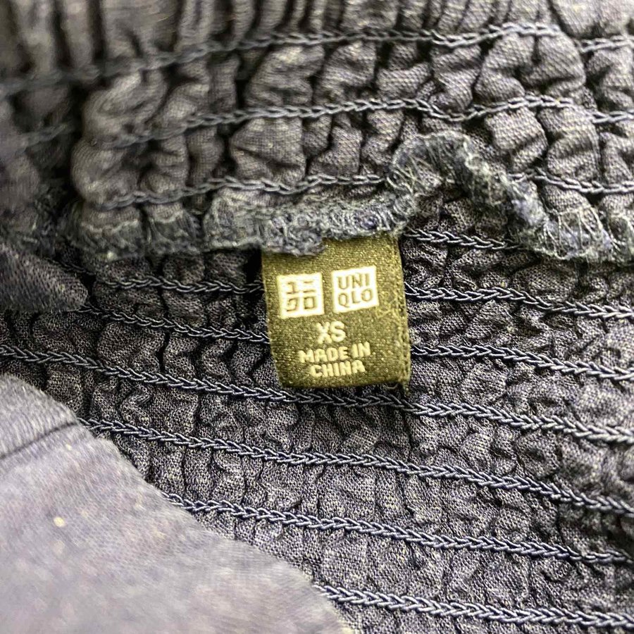 Se produkter som liknar Uniqlo Klänning stl XS Blå på Tradera (663939894)