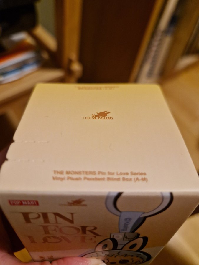 Labubu - Pin for Love - Bokstaven "F" | Köp på Tradera (702167755)