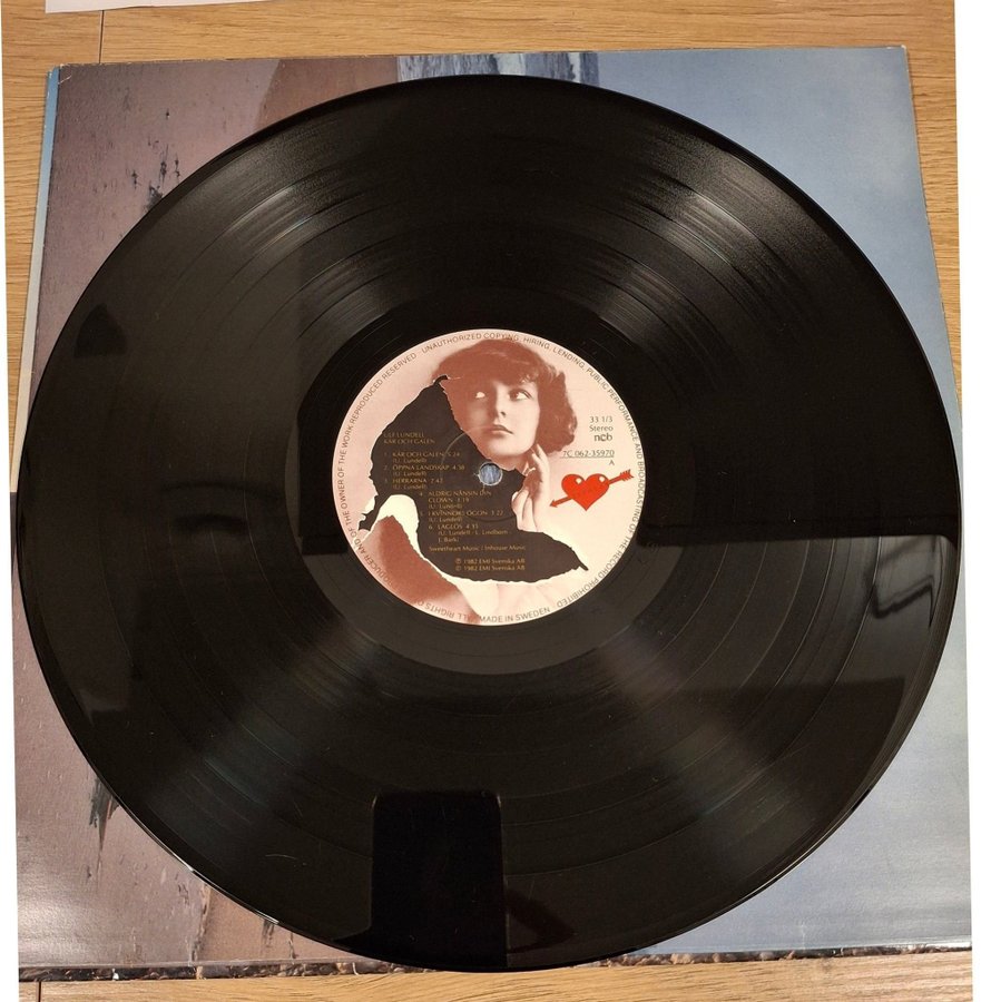 Ulf Lundell - Kär och Galen, Vinyl LP | Köp på Tradera (671890509) Ulf Lundell - Kär och Galen, Vinyl LP | Köp på Tradera (671890509)