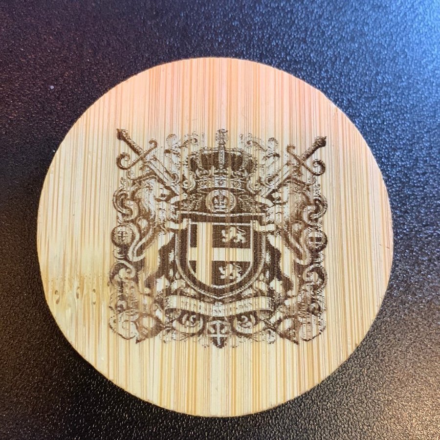 Kapsylöppnare i trä och magneter | Köp på Tradera (708475882)