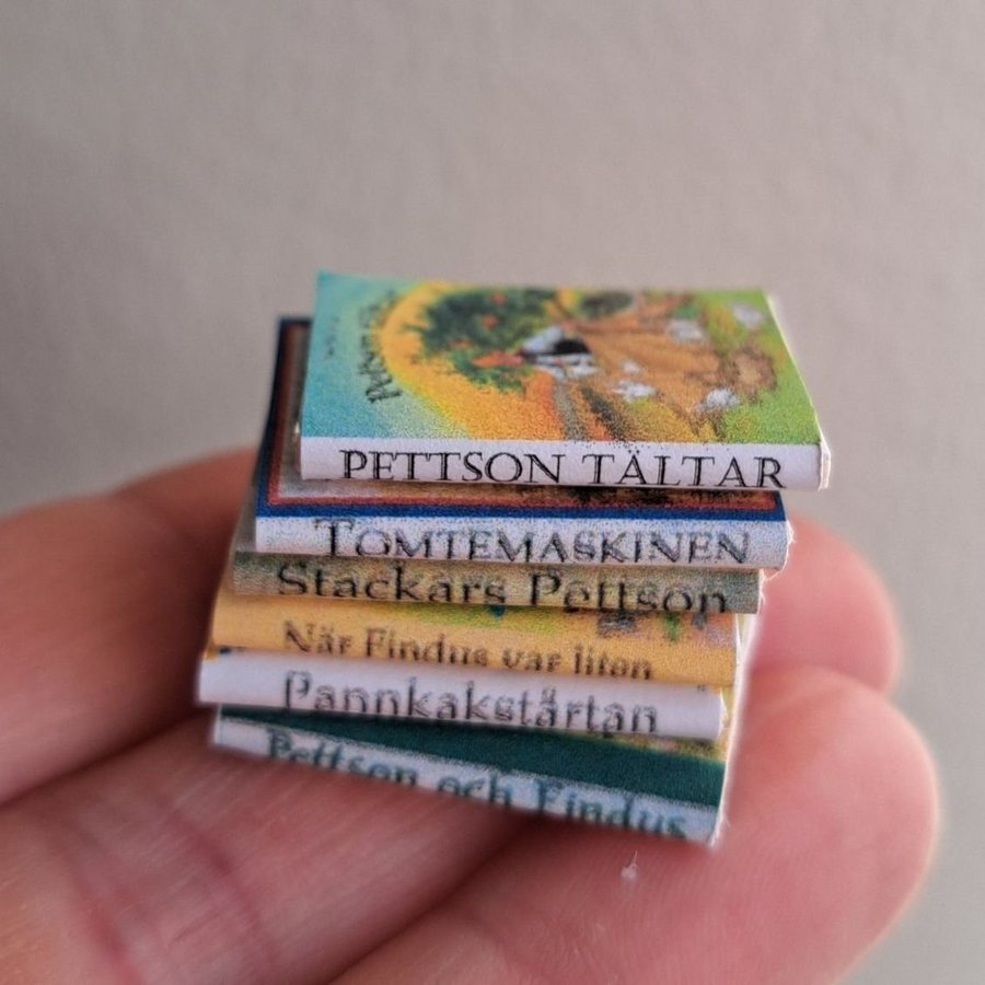 1:12 Miniatyr Dockhus Pettson och Findus Böcker.. | Köp på Tradera ...