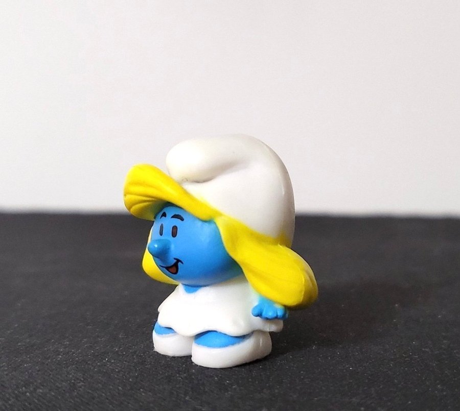 Se produkter som liknar Liten Söt Mini Smurf 2 cm Fig.. på Tradera ...